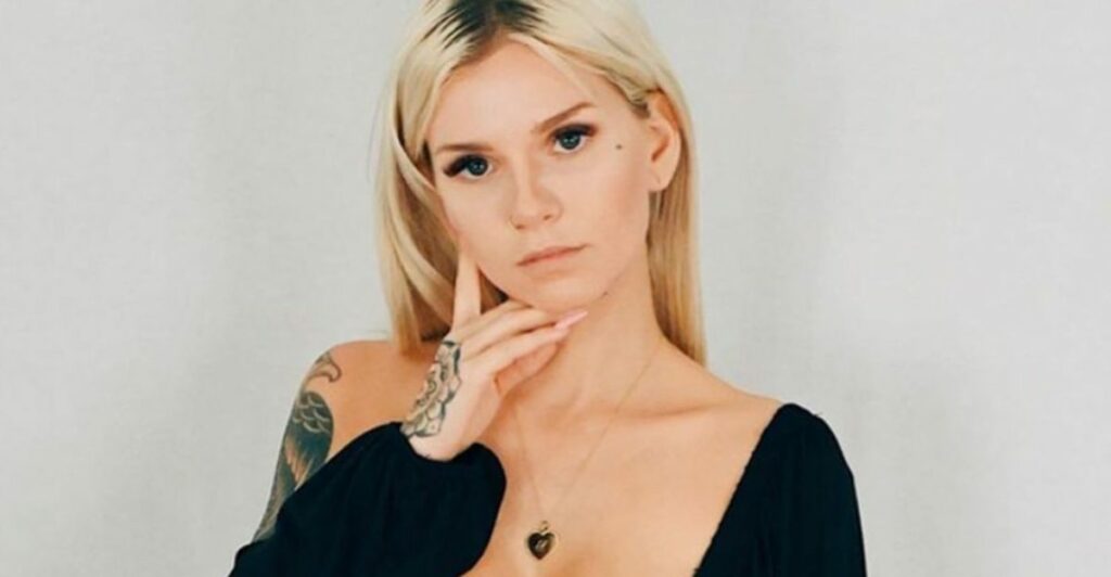 La mamma lavora su Onlyfans: la scuola del figlio non la fa più entrare ...